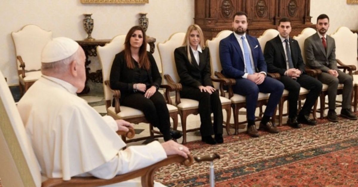 Francisco advierte a los funcionarios vaticanos ante "la lisonja de la ...