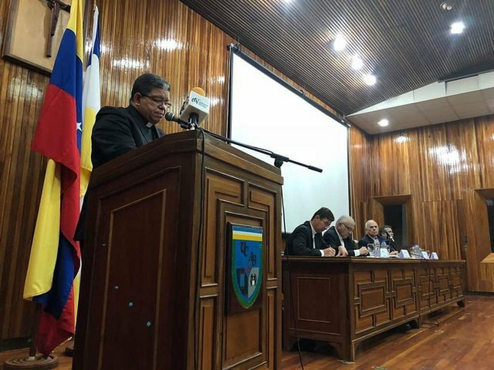 Monseñor Azuaje llama a la unidad para resolver la "grave crisis ...